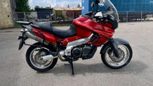 Red Aprilia Caponord 2001 in Telschi, with an engine capacity of 1.00 L and mileage of 27 thousand km for 2400 €, photo 5 on AUTOMOTO.COM.LV