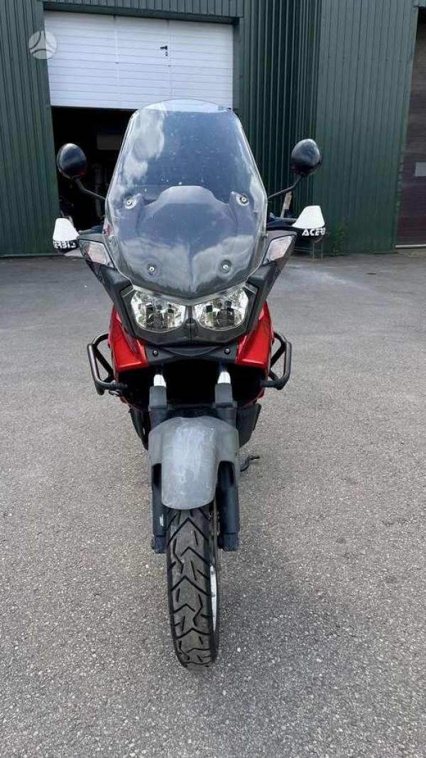 Red Aprilia Caponord 2001 in Telschi, with an engine capacity of 1.00 L and mileage of 27 thousand km for 2400 €, photo 5 on AUTOMOTO.COM.LV