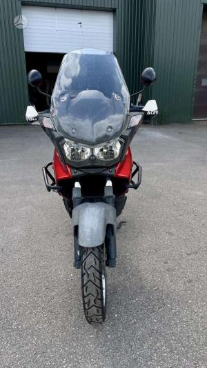Red Aprilia Caponord 2001 in Telschi, with an engine capacity of 1.00 L and mileage of 27 thousand km for 2400 €, photo 6 on AUTOMOTO.COM.LV