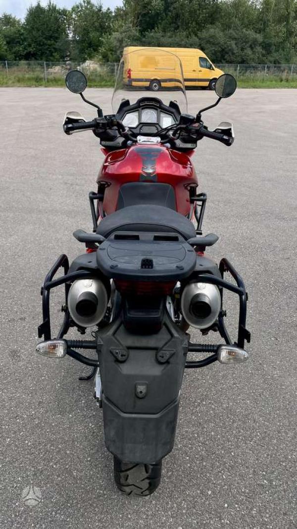 Red Aprilia Caponord 2001 in Telschi, with an engine capacity of 1.00 L and mileage of 27 thousand km for 2400 €, photo 6 on AUTOMOTO.COM.LV