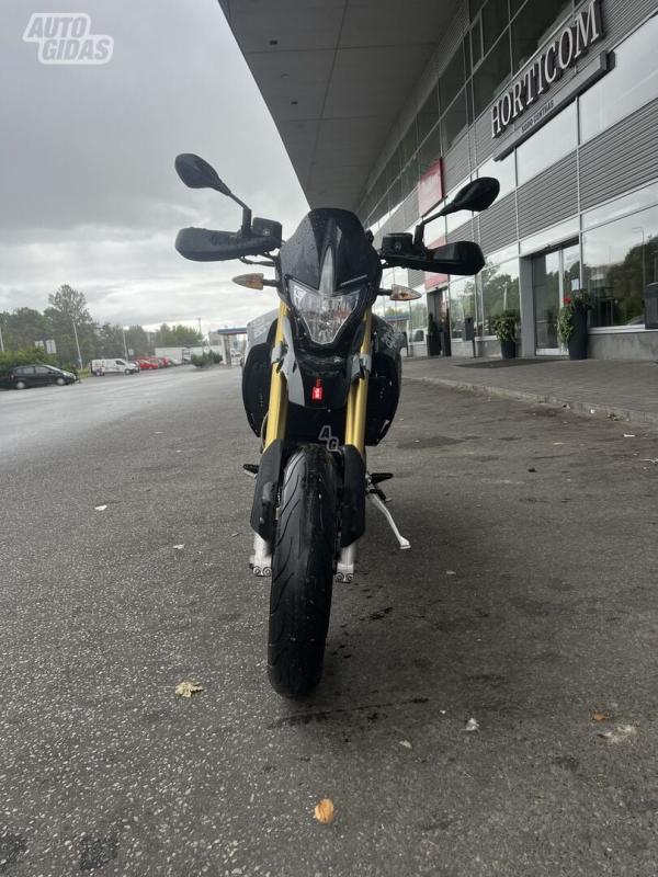 Melns Aprilia Dorsoduro 2011 Viļņa, ar dzinēja tilpumu 0.75 L un nobraukumu 34 tūkst. km par 3700 €, foto 1 vietnē AUTOMOTO.COM.LV