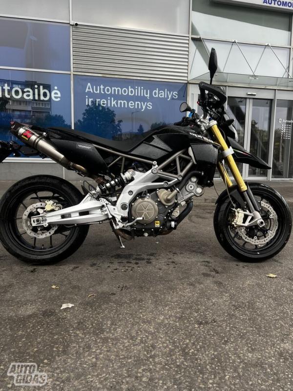 Melns Aprilia Dorsoduro 2011 Viļņa, ar dzinēja tilpumu 0.75 L un nobraukumu 34 tūkst. km par 3700 €, foto 4 vietnē AUTOMOTO.COM.LV