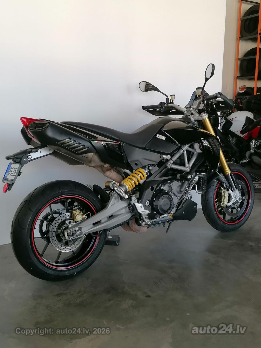 Melns Aprilia Dorsoduro 2011 Tallina, ar dzinēja tilpumu 1.20 L un nobraukumu 39 tūkst. km par 5400 €, foto 3 vietnē AUTOMOTO.COM.LV