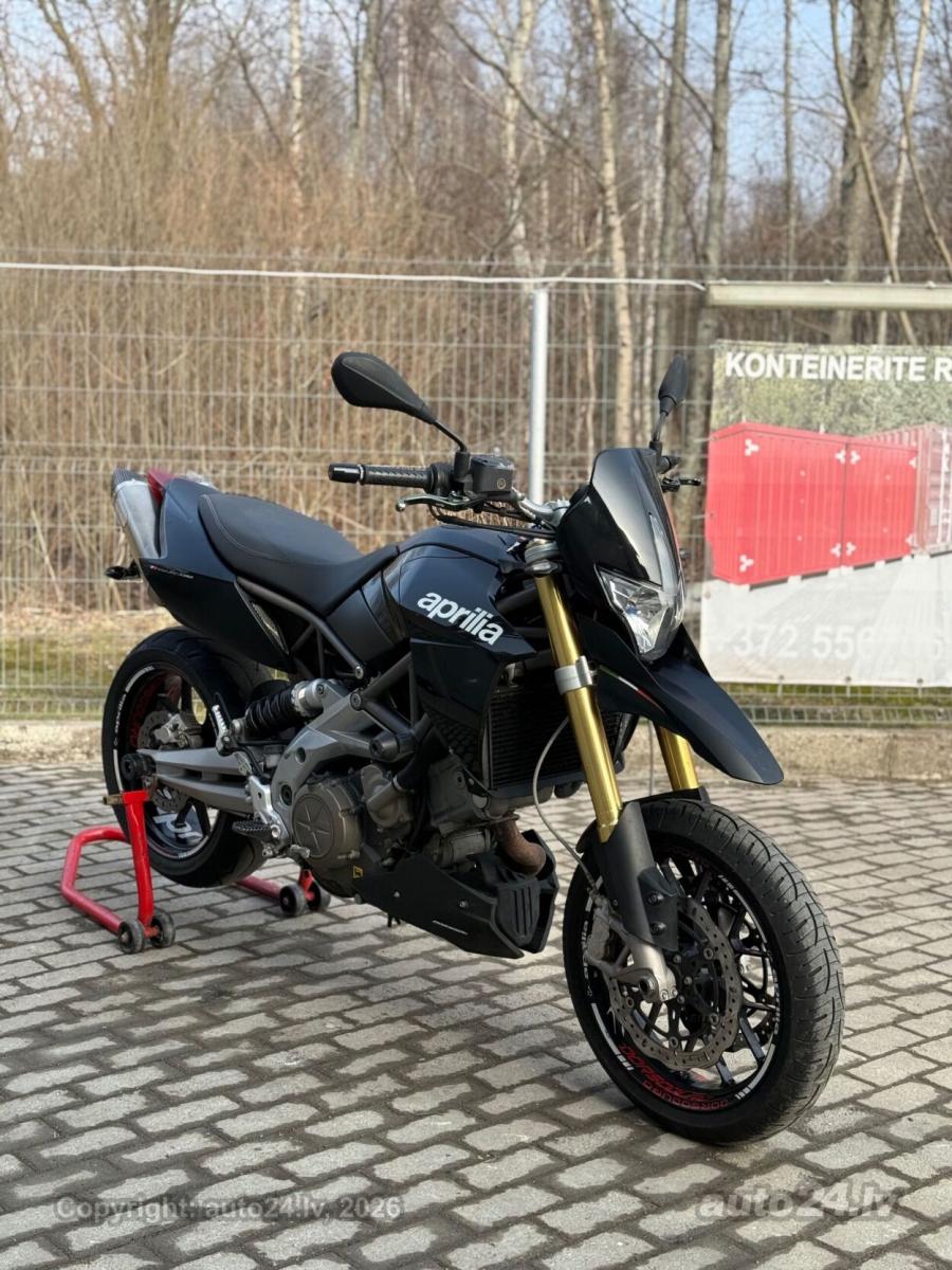 Black Aprilia Dorsoduro 2012 in Parnu, with an engine capacity of 0.75 L and mileage of 24 thousand km for 4490 €, photo 4 on AUTOMOTO.COM.LV