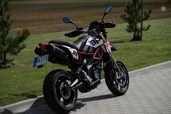 Априлия Dorsoduro 2008 в Гаргждай на AUTOMOTO.COM.LV Априлия Dorsoduro 2008 в Гаргждай, объемом двигателя 0.75 л и пробегом 36 тыс. км за 3200 €, фото 4 на AUTOMOTO.COM.LV