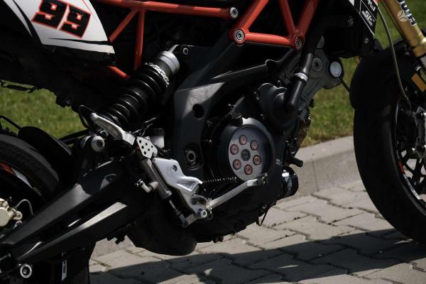 Априлия Dorsoduro 2008 в Гаргждай на AUTOMOTO.COM.LV Априлия Dorsoduro 2008 в Гаргждай, объемом двигателя 0.75 л и пробегом 36 тыс. км за 3200 €, фото 9 на AUTOMOTO.COM.LV