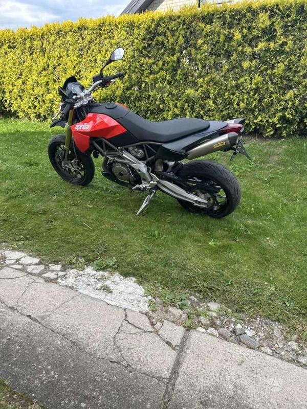Aprilia Dorsoduro 2011 Alīta, ar dzinēja tilpumu 0.75 L un nobraukumu 33 tūkst. km par 2500 €, foto 2 vietnē AUTOMOTO.COM.LV