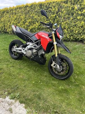 Aprilia Dorsoduro 2011 Alīta, ar dzinēja tilpumu 0.75 L un nobraukumu 33 tūkst. km par 2500 €, foto 4 vietnē AUTOMOTO.COM.LV