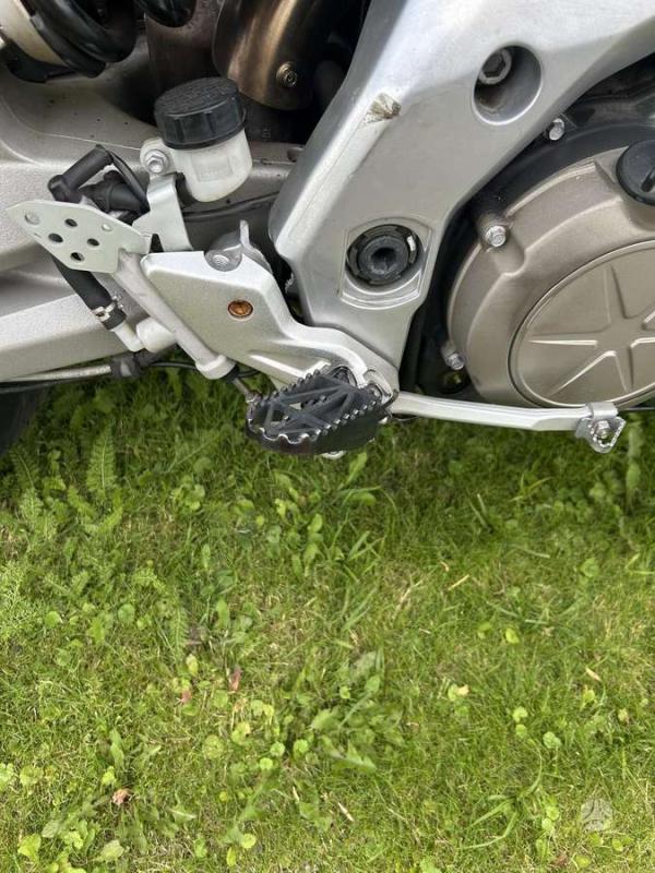 Aprilia Dorsoduro 2011 Alīta, ar dzinēja tilpumu 0.75 L un nobraukumu 33 tūkst. km par 2500 €, foto 8 vietnē AUTOMOTO.COM.LV
