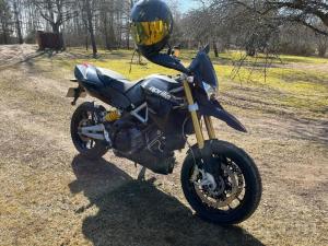 Aprilia Dorsoduro 2012 Valmiera, ar dzinēja tilpumu 1.20 L un nobraukumu 0 tūkst. km par 6100 €, foto 3 vietnē AUTOMOTO.COM.LV