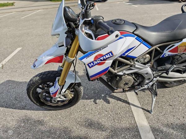 Aprilia Dorsoduro 2012 in Utena, with an engine capacity of 0.75 L and mileage of 46 thousand km for 3200 €, photo 7 on AUTOMOTO.COM.LV