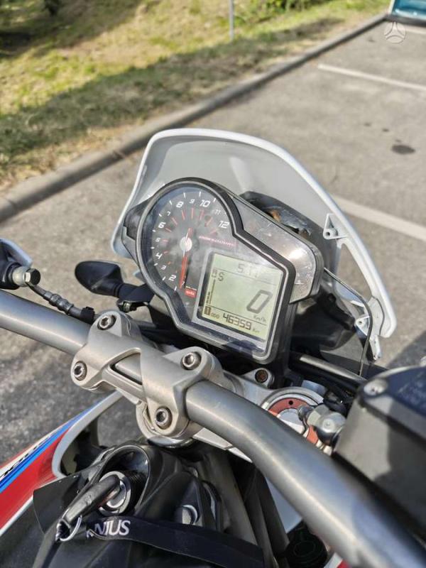 Aprilia Dorsoduro 2012 in Utena, with an engine capacity of 0.75 L and mileage of 46 thousand km for 3200 €, photo 11 on AUTOMOTO.COM.LV