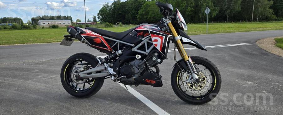 Aprilia Dorsoduro 2013 in Riga, with an engine capacity of 0.75 L and mileage of 0 thousand km for 4200 €, photo 1 on AUTOMOTO.COM.LV