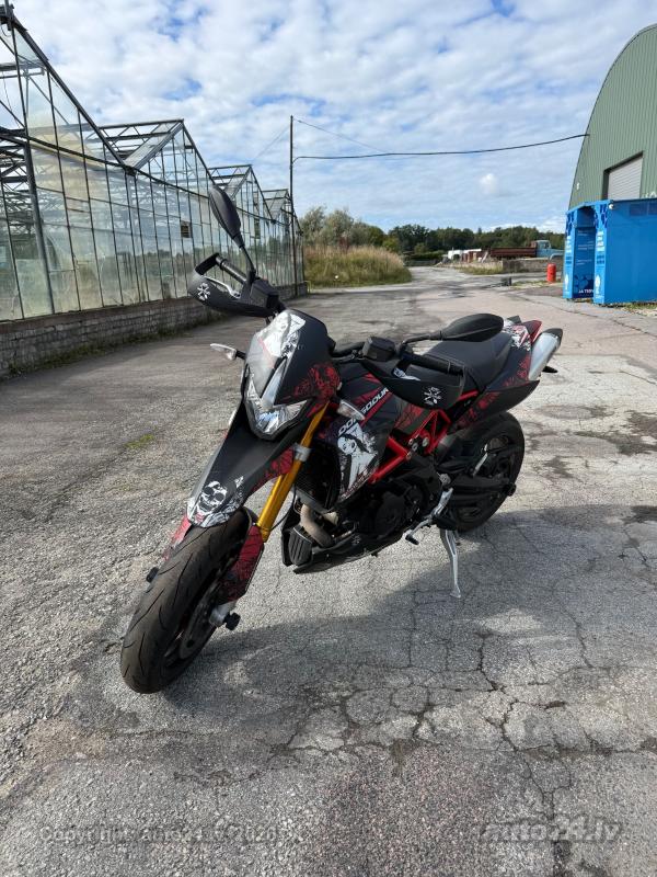 Red Aprilia Dorsoduro 2020 in Tallinn, with an engine capacity of 0.90 L and mileage of 20 thousand km for 6499 €, photo 1 on AUTOMOTO.COM.LV