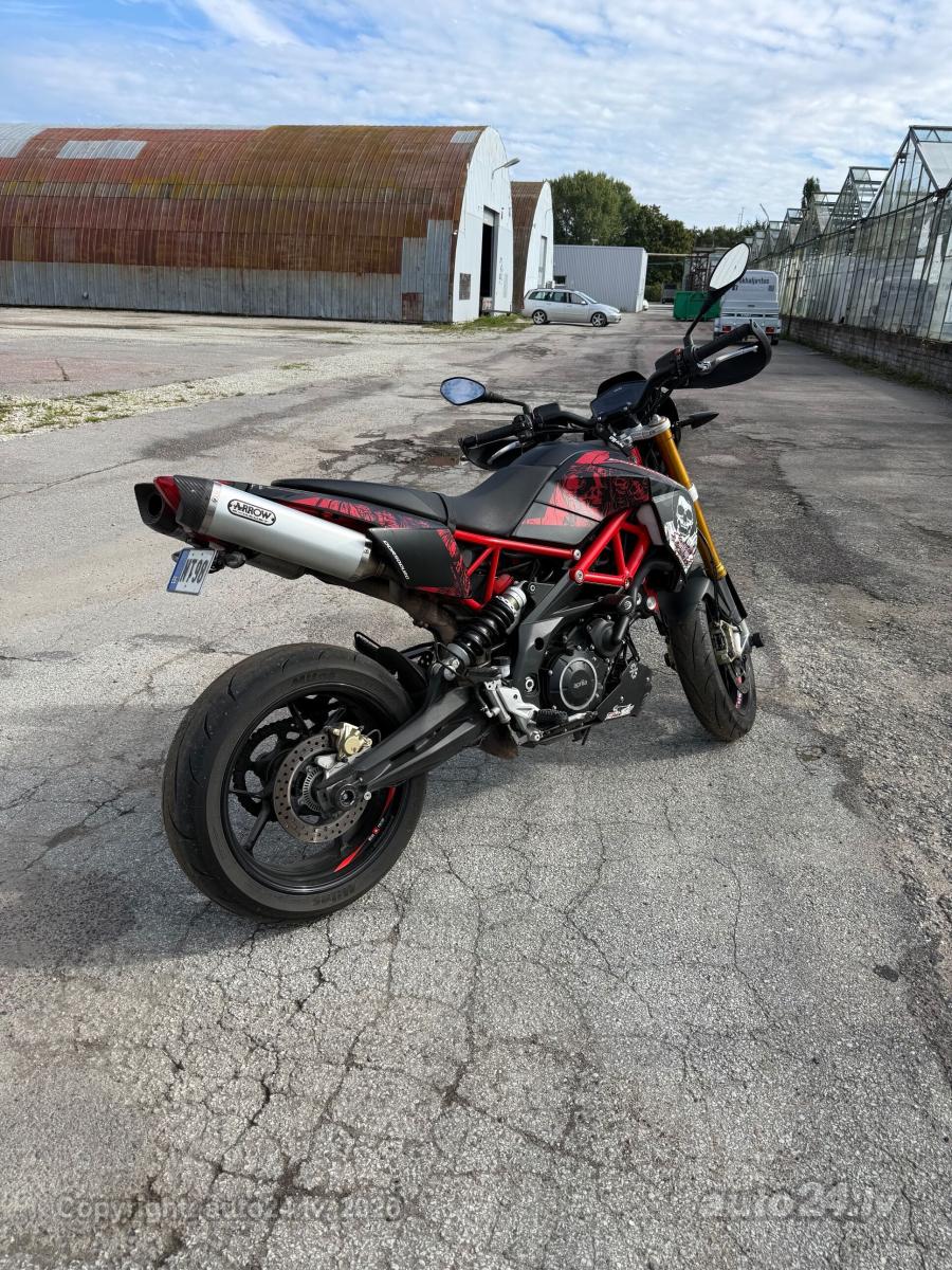 Red Aprilia Dorsoduro 2020 in Tallinn, with an engine capacity of 0.90 L and mileage of 20 thousand km for 6499 €, photo 3 on AUTOMOTO.COM.LV