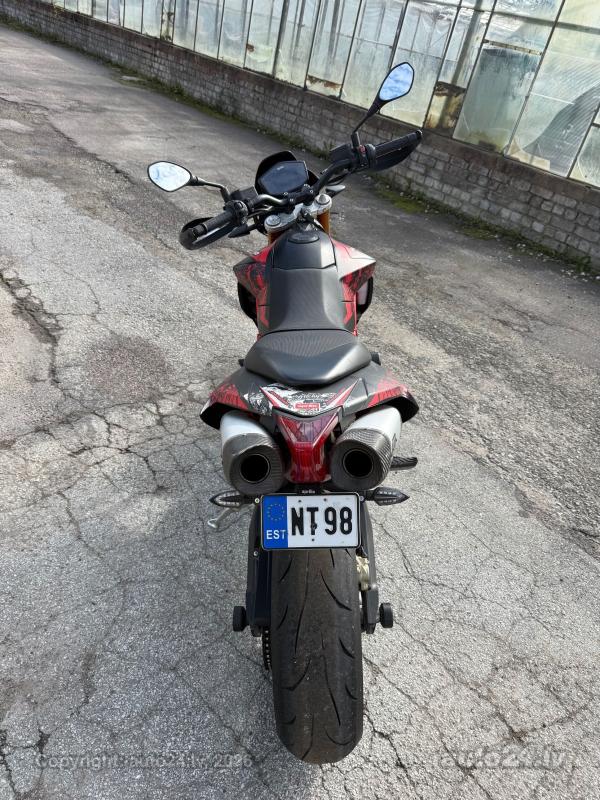 Red Aprilia Dorsoduro 2020 in Tallinn, with an engine capacity of 0.90 L and mileage of 20 thousand km for 6499 €, photo 4 on AUTOMOTO.COM.LV