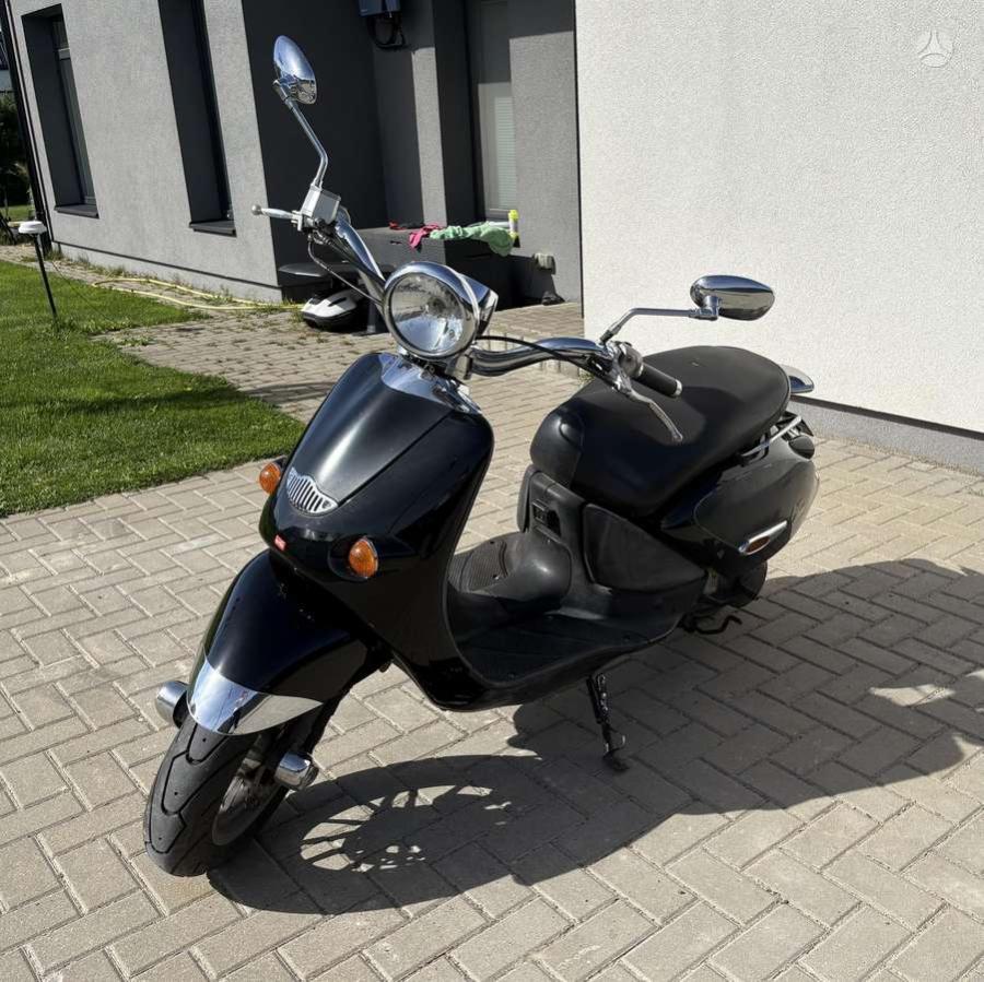 Black Aprilia Habana 2001 in Vilnius, with an engine capacity of 49.00 L and mileage of 19 thousand km for 850 €, photo 1 on AUTOMOTO.COM.LV