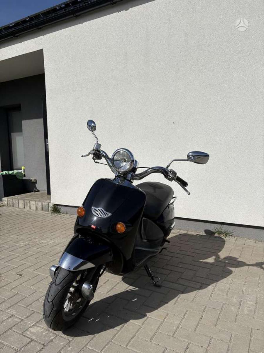 Black Aprilia Habana 2001 in Vilnius, with an engine capacity of 49.00 L and mileage of 19 thousand km for 850 €, photo 3 on AUTOMOTO.COM.LV