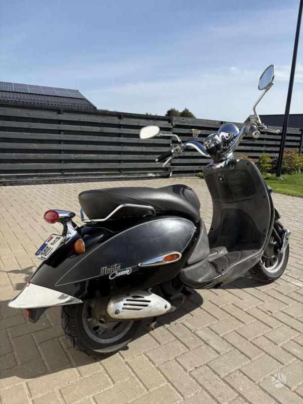 Aprilia Habana 2001 in Vilnius on AUTOMOTO.COM.LV Black Aprilia Habana 2001 in Vilnius, with an engine capacity of 49.00 L and mileage of 19 thousand km for 850 €, photo 4 on AUTOMOTO.COM.LV