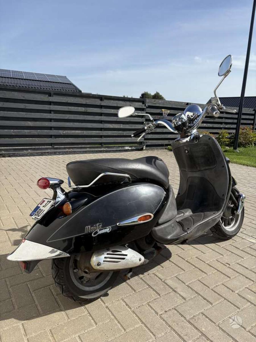 Black Aprilia Habana 2001 in Vilnius, with an engine capacity of 49.00 L and mileage of 19 thousand km for 850 €, photo 4 on AUTOMOTO.COM.LV