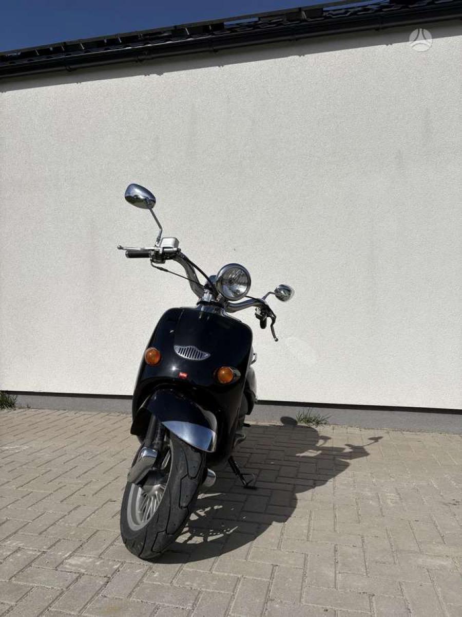 Black Aprilia Habana 2001 in Vilnius, with an engine capacity of 49.00 L and mileage of 19 thousand km for 850 €, photo 5 on AUTOMOTO.COM.LV