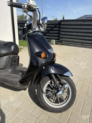 Black Aprilia Habana 2001 in Vilnius, with an engine capacity of 49.00 L and mileage of 19 thousand km for 850 €, photo 6 on AUTOMOTO.COM.LV