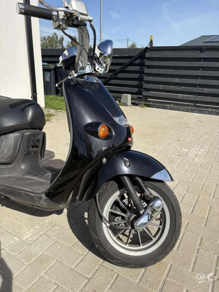 Black Aprilia Habana 2001 in Vilnius, with an engine capacity of 49.00 L and mileage of 19 thousand km for 850 €, photo 6 on AUTOMOTO.COM.LV
