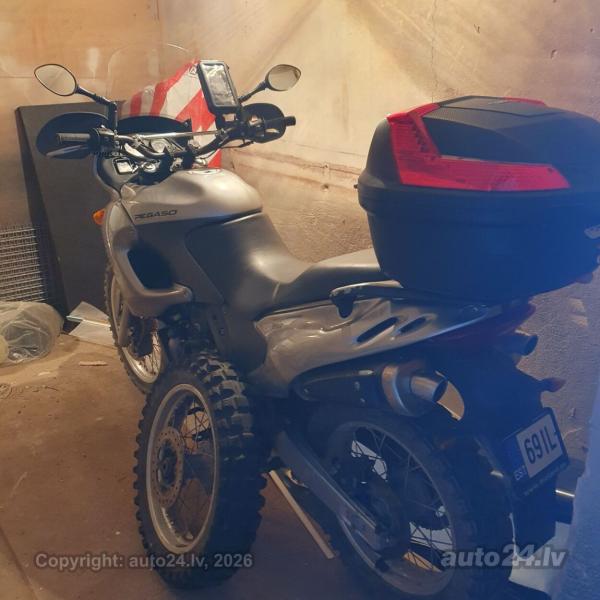 Melns Aprilia Pegaso 650 2003 Tartu, ar dzinēja tilpumu 0.65 L un nobraukumu 29 tūkst. km par 2400 €, foto 4 vietnē AUTOMOTO.COM.LV
