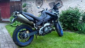 Melns Aprilia Pegaso 650 2005 Tallina, ar dzinēja tilpumu 0.66 L un nobraukumu 8 tūkst. km par 3350 €, foto  vietnē AUTOMOTO.COM.LV