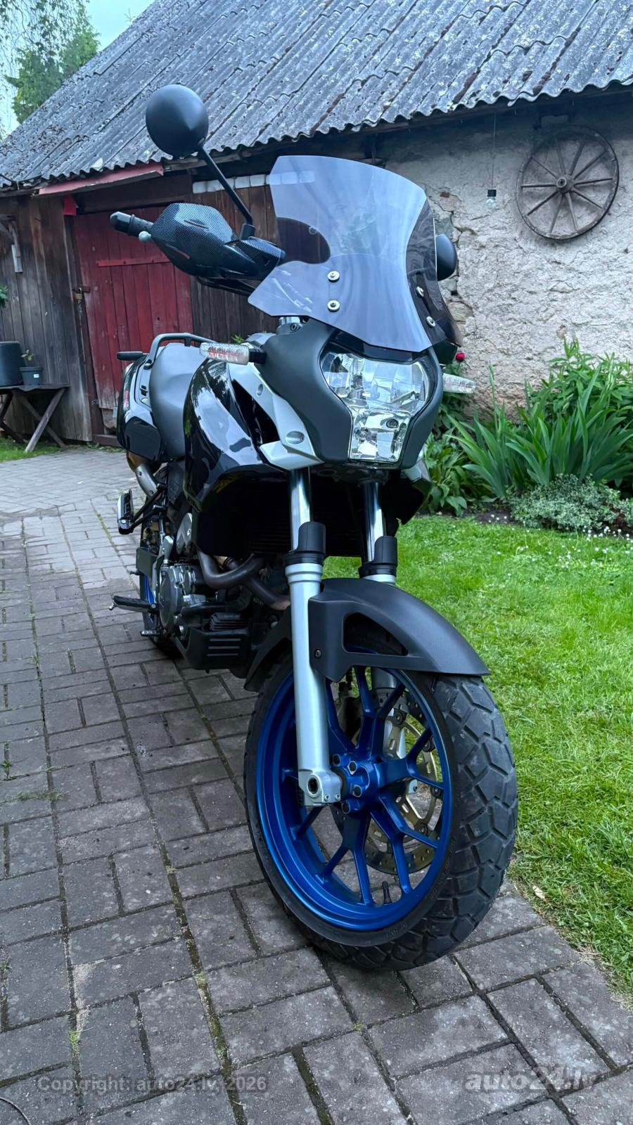 Melns Aprilia Pegaso 650 2005 Tallina, ar dzinēja tilpumu 0.66 L un nobraukumu 8 tūkst. km par 3350 €, foto 4 vietnē AUTOMOTO.COM.LV