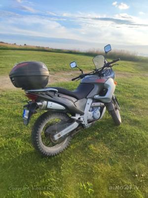 Pelēks Aprilia Pegaso 650 1999 Pērnava, ar dzinēja tilpumu 0.00 L un nobraukumu 56 tūkst. km par 1800 €, foto  vietnē AUTOMOTO.COM.LV