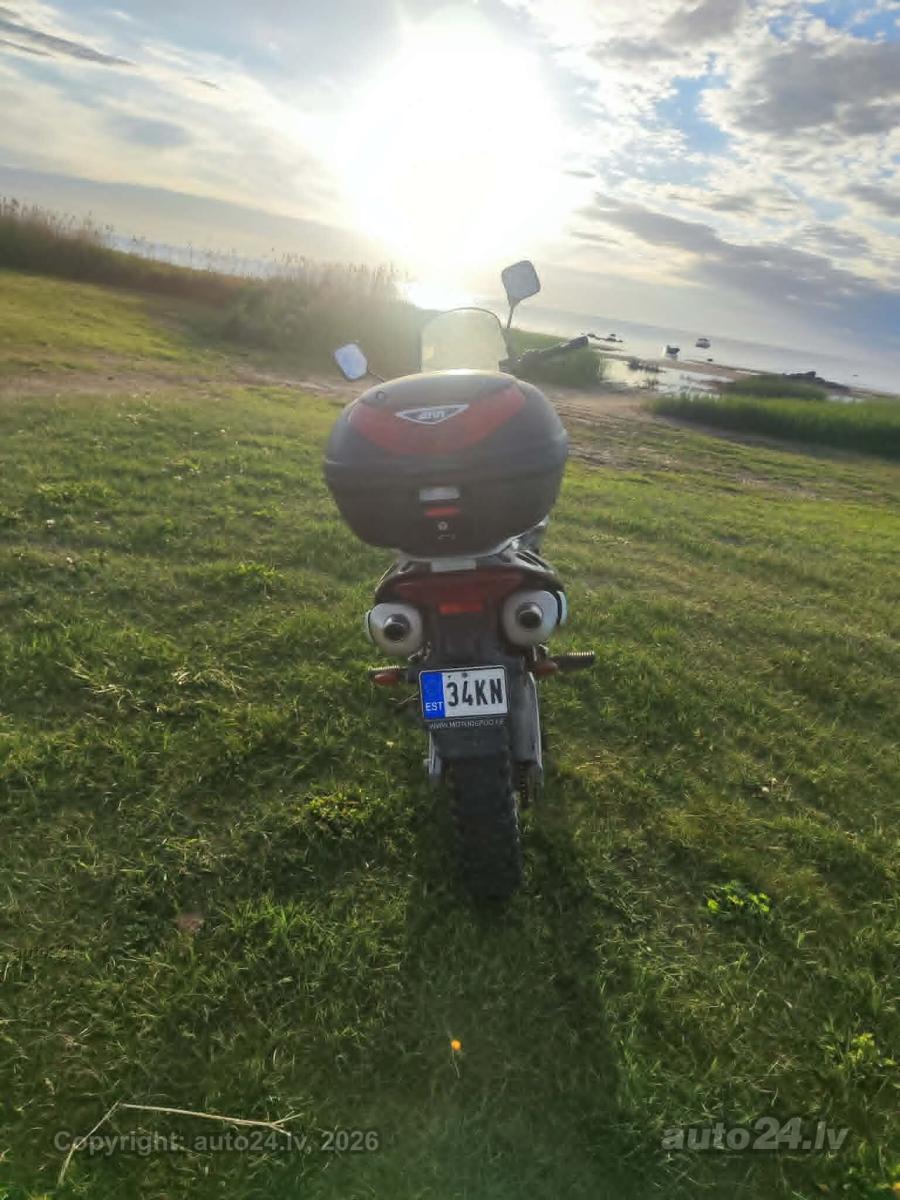 Pelēks Aprilia Pegaso 650 1999 Pērnava, ar dzinēja tilpumu 0.00 L un nobraukumu 56 tūkst. km par 1800 €, foto 4 vietnē AUTOMOTO.COM.LV