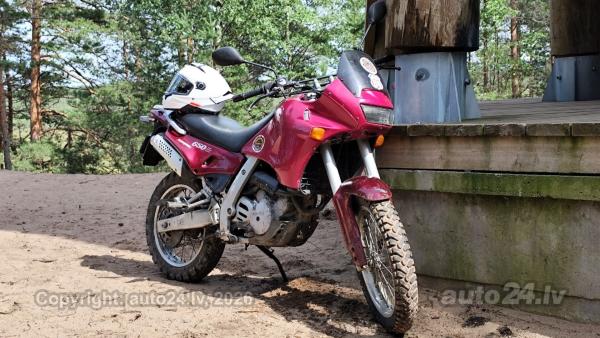 Red Aprilia Pegaso 650 1994 in Tallinn, with an engine capacity of 0.65 L and mileage of 43 thousand km for 1200 €, photo 2 on AUTOMOTO.COM.LV