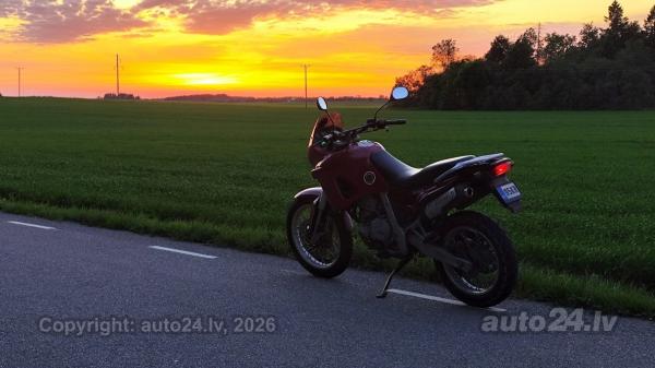 Red Aprilia Pegaso 650 1994 in Tallinn, with an engine capacity of 0.65 L and mileage of 43 thousand km for 1200 €, photo 4 on AUTOMOTO.COM.LV