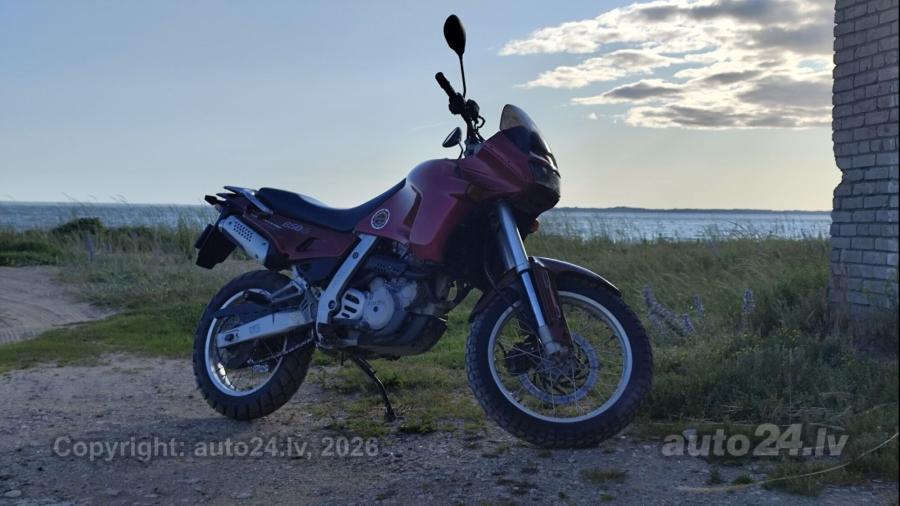 Красный Априлия Pegaso 650 1994 в Таллин, объемом двигателя 0.65 л и пробегом 43 тыс. км за 1200 €, фото 7 на AUTOMOTO.COM.LV
