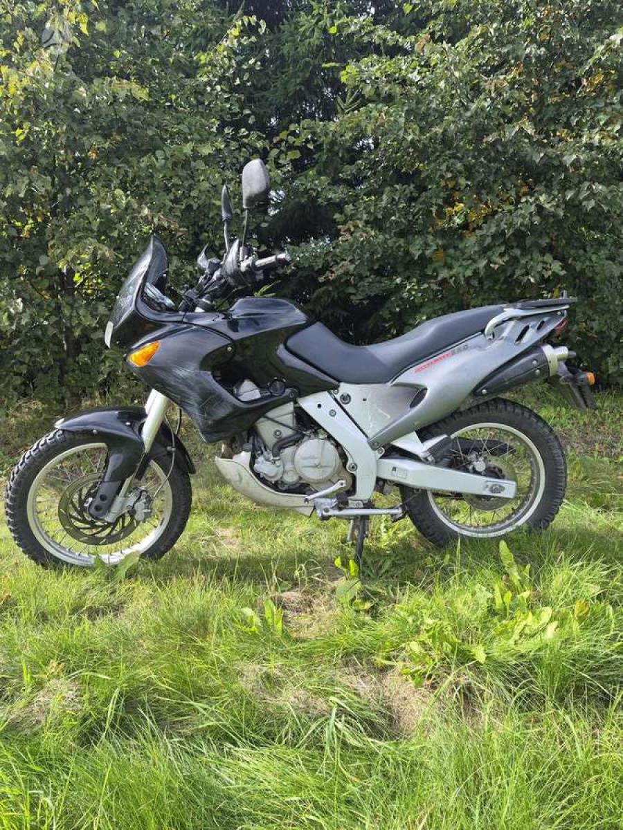 Black Aprilia Pegaso 1999 in Gargzdai, with an engine capacity of 0.65 L and mileage of 45 thousand km for 1500 €, photo 1 on AUTOMOTO.COM.LV