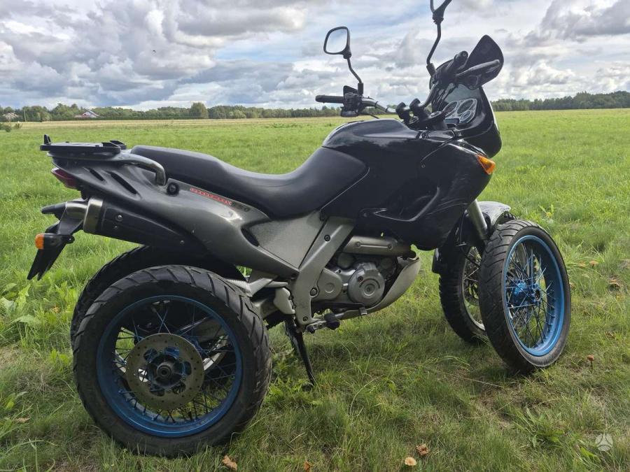 Black Aprilia Pegaso 1999 in Gargzdai, with an engine capacity of 0.65 L and mileage of 45 thousand km for 1500 €, photo 5 on AUTOMOTO.COM.LV