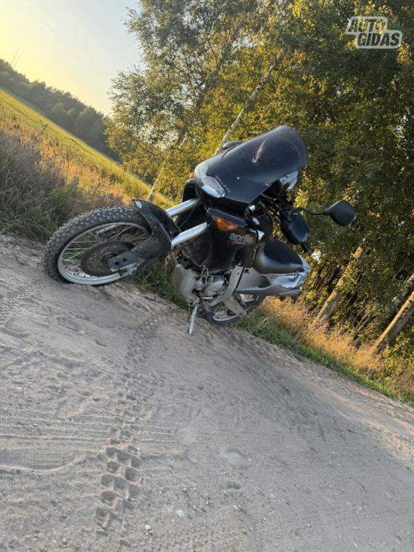 Melns Aprilia Pegaso 1999 Alīta, ar dzinēja tilpumu 0.65 L un nobraukumu 0 tūkst. km par 1350 €, foto 1 vietnē AUTOMOTO.COM.LV