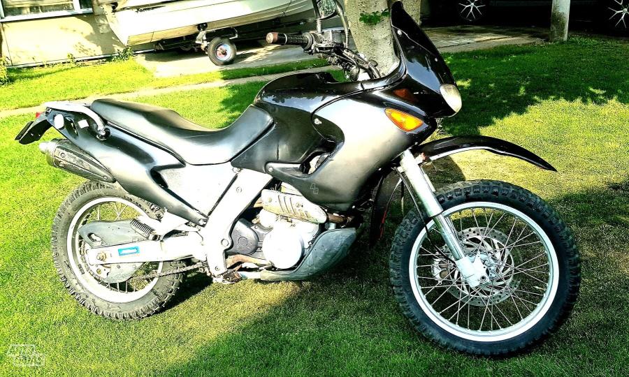 Black Aprilia Pegaso 2004 in Jonava, with an engine capacity of 0.65 L and mileage of 39 thousand km for 900 €, photo 3 on AUTOMOTO.COM.LV