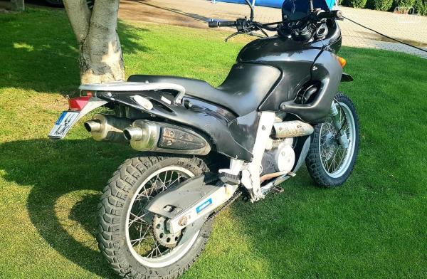 Black Aprilia Pegaso 2004 in Jonava, with an engine capacity of 0.65 L and mileage of 39 thousand km for 900 €, photo 4 on AUTOMOTO.COM.LV