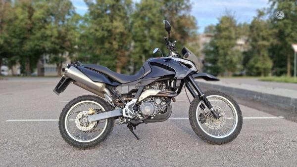 Melns Aprilia Pegaso 2005 Elektrėnai, ar dzinēja tilpumu 0.66 L un nobraukumu 48 tūkst. km par 2550 €, foto 2 vietnē AUTOMOTO.COM.LV