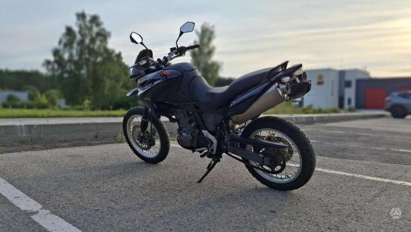 Melns Aprilia Pegaso 2005 Elektrėnai, ar dzinēja tilpumu 0.66 L un nobraukumu 48 tūkst. km par 2550 €, foto 4 vietnē AUTOMOTO.COM.LV