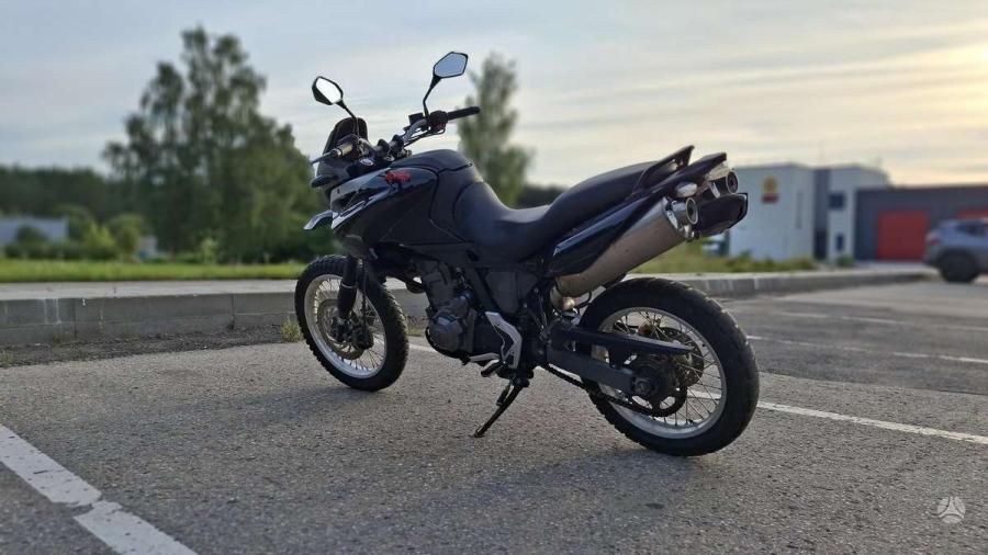 Melns Aprilia Pegaso 2005 Elektrėnai, ar dzinēja tilpumu 0.66 L un nobraukumu 48 tūkst. km par 2550 €, foto 5 vietnē AUTOMOTO.COM.LV