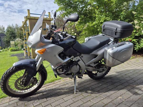 Pelēks Aprilia Pegaso 1998 Viļņa, ar dzinēja tilpumu 0.65 L un nobraukumu 60 tūkst. km par 1290 €, foto 4 vietnē AUTOMOTO.COM.LV