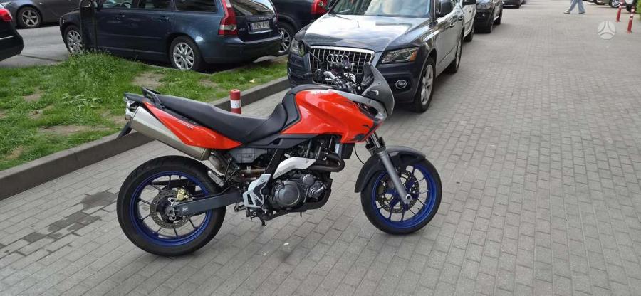 Red Aprilia Pegaso 2008 in Vilnius, with an engine capacity of 0.66 L and mileage of 25 thousand km for 2100 €, photo 5 on AUTOMOTO.COM.LV
