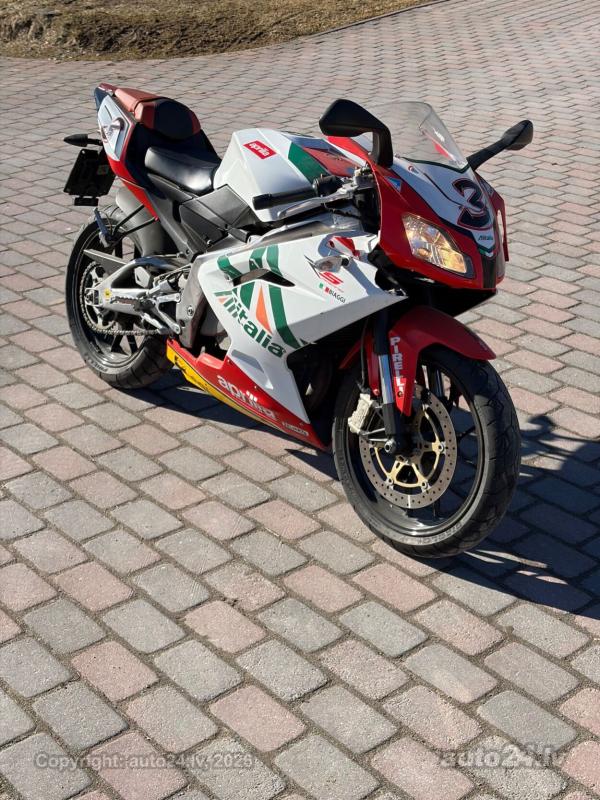 Pelēks Aprilia RS 125 2012 Paide, ar dzinēja tilpumu 0.14 L un nobraukumu 13 tūkst. km par 3000 €, foto 2 vietnē AUTOMOTO.COM.LV