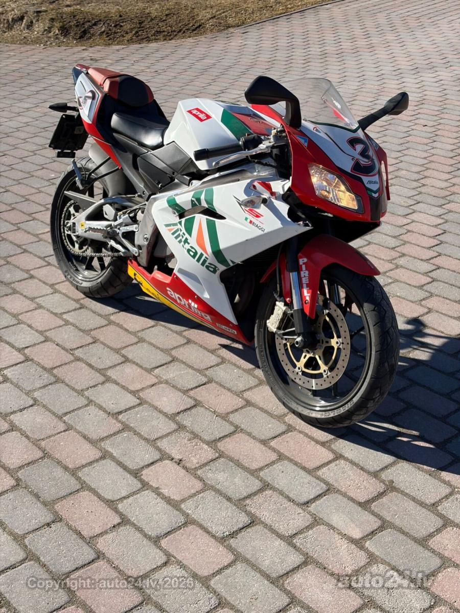 Pelēks Aprilia RS 125 2012 Paide, ar dzinēja tilpumu 0.14 L un nobraukumu 13 tūkst. km par 3000 €, foto 2 vietnē AUTOMOTO.COM.LV