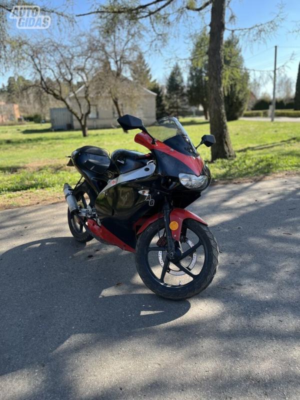 Black Aprilia RS 2002 in Panevezys, with an engine capacity of 0.05 L and mileage of 27 thousand km for 1100 €, photo 1 on AUTOMOTO.COM.LV