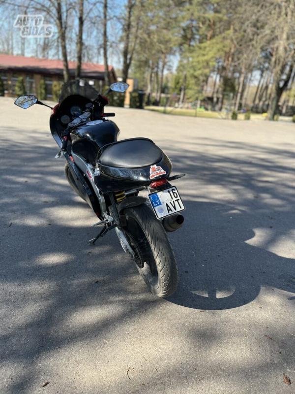 Black Aprilia RS 2002 in Panevezys, with an engine capacity of 0.05 L and mileage of 27 thousand km for 1100 €, photo 3 on AUTOMOTO.COM.LV