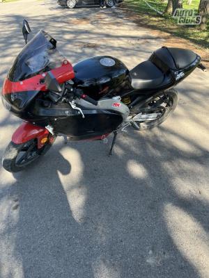 Black Aprilia RS 2002 in Panevezys, with an engine capacity of 0.05 L and mileage of 27 thousand km for 1100 €, photo 6 on AUTOMOTO.COM.LV